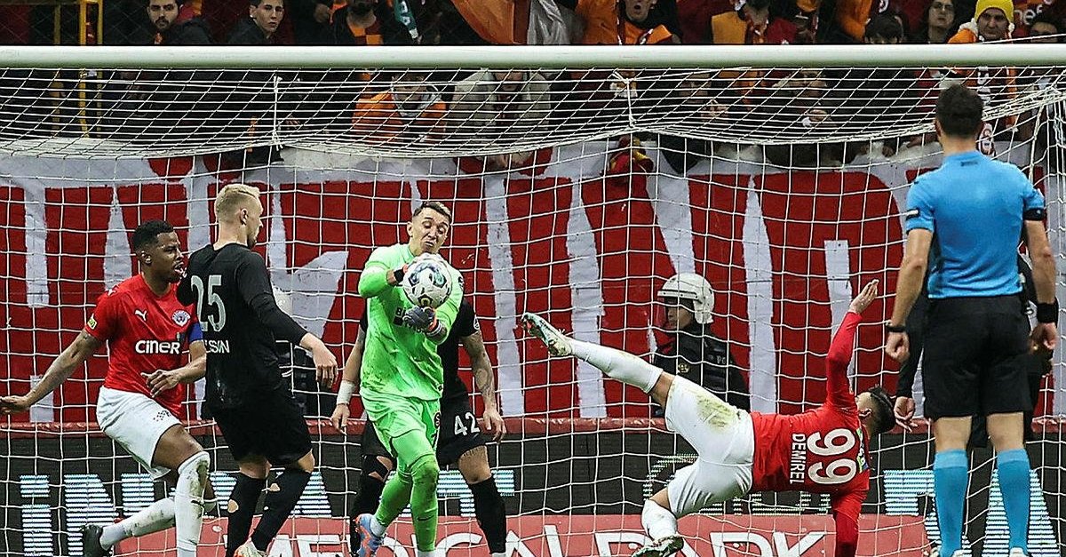 Nando eldivenleri giydi - Son dakika Galatasaray haberleri - Fotomaç