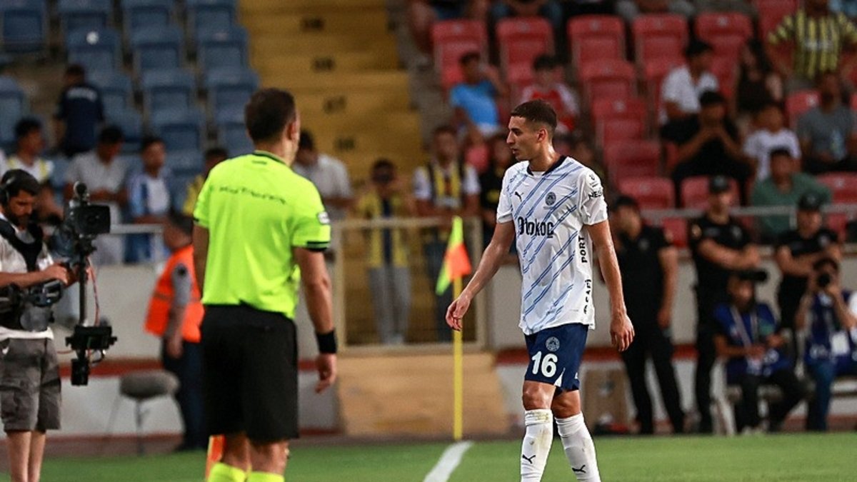 Tek kırmızı kart Mert Müldür’e - Son dakika Fenerbahçe haberleri - Fotomaç